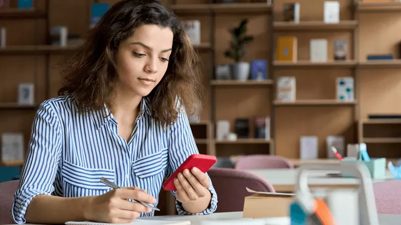 Si ndikojnë aplikacionet celulare në sektorin e mësimit elektronik?