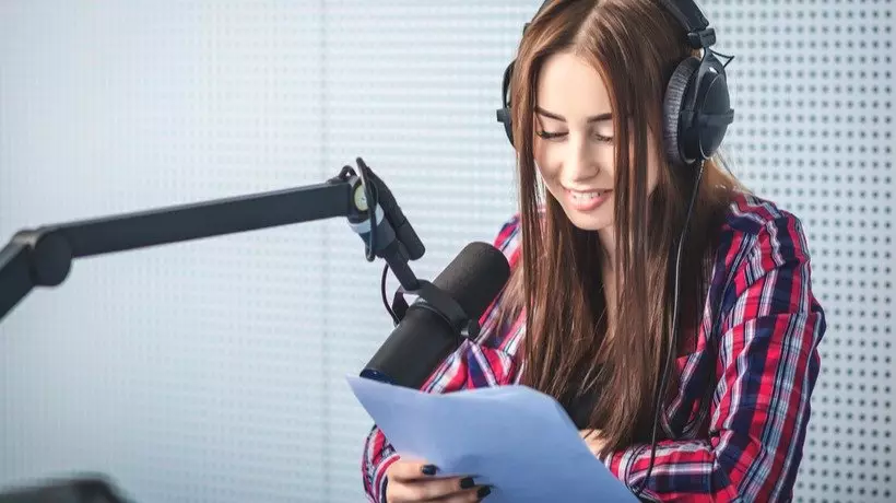 9 criterii pentru a selecta artistul perfect pentru Voice Over eLearning