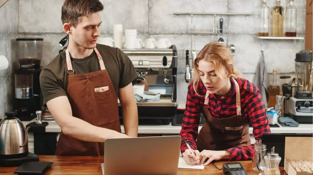 Warum Restaurantmitarbeiter E-Learning bevorzugen, wenn es richtig gemacht wird