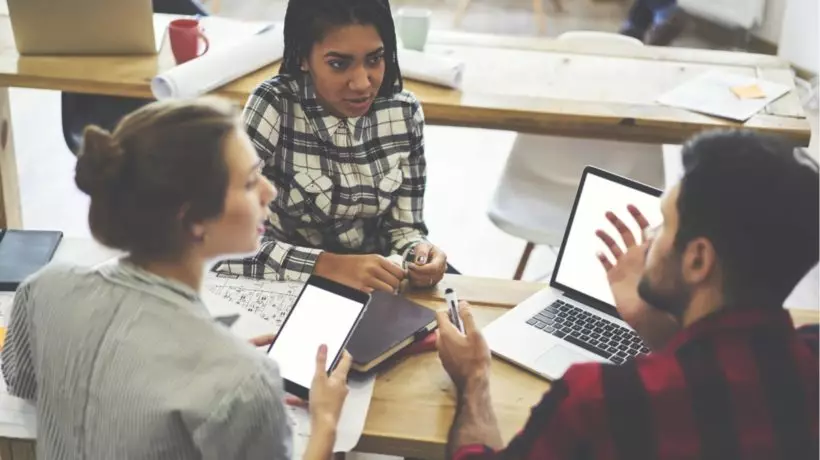 Paggamit ng Employee Onboarding Software Upang Sanayin ang Multicultural Workforce - Industriya ng eLearning