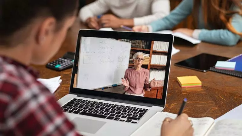 Ferramentas e recursos de ensino on-line - Indústria de eLearning 23203_2