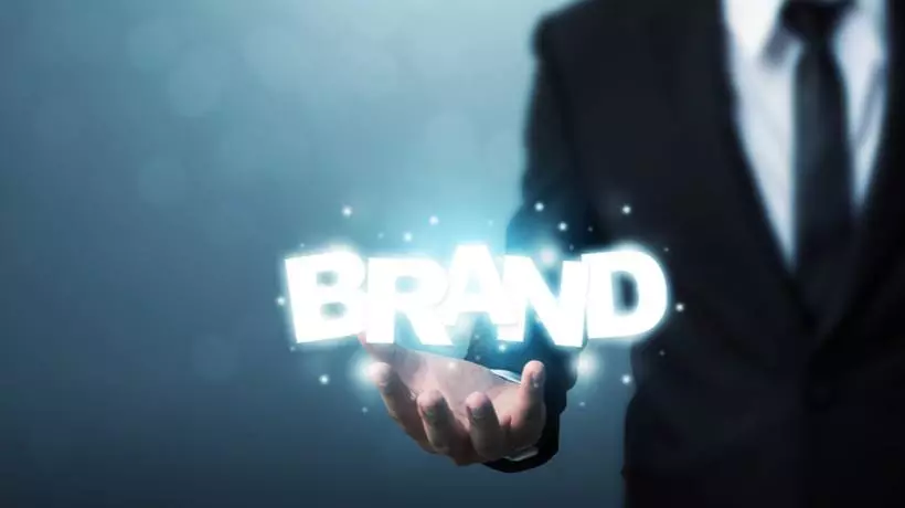 6 Bedana Utama Antara Dunungan Branding Vs. Pelatihan Branding pagawe