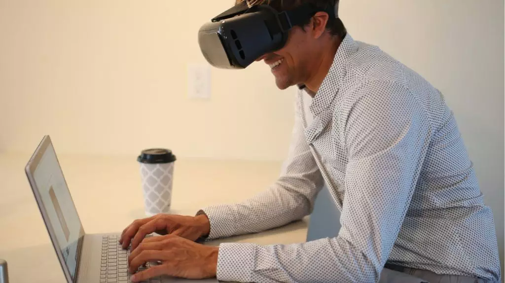 6 formas de usar con éxito la capacitación en realidad virtual para la incorporación de empleados