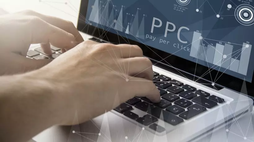 PPC vs. Inhalt Marketing: Wat ass déi bescht Approche fir LMS Verkeefer?