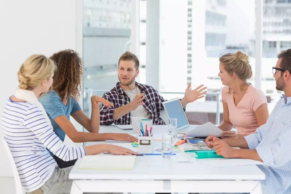 6 passos per celebrar una reunió d'inici d'un projecte d'aprenentatge electrònic amb èxit